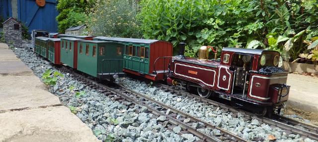 Colonel Stephens Livery - Garden Railway Forum